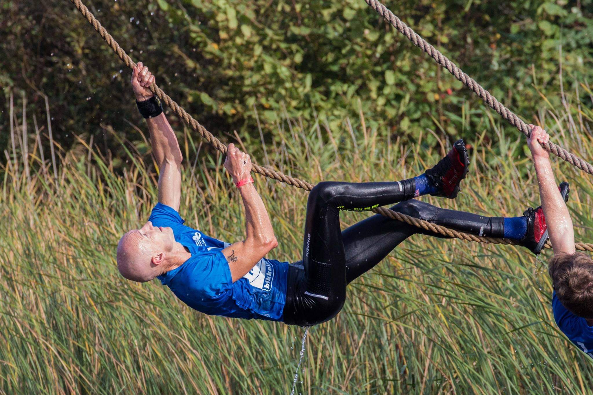 Niet te stoppen: Teatse Tichelaar (70) aan de start in Harreveld ...